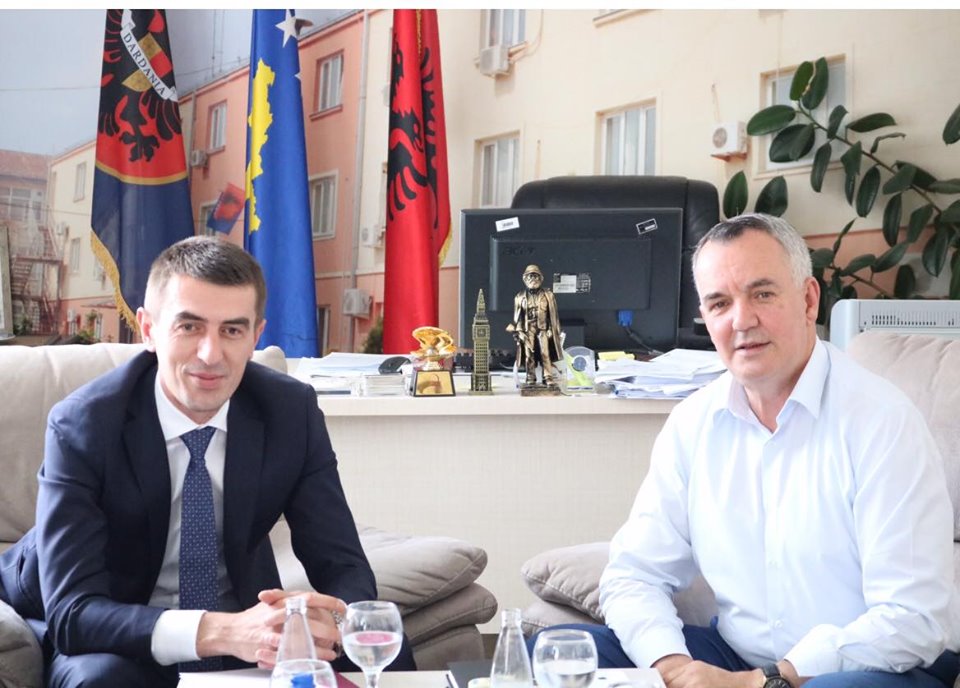Kryetari i Komunës së Lipjanit, Imri Ahmeti ka pritur në takim ...