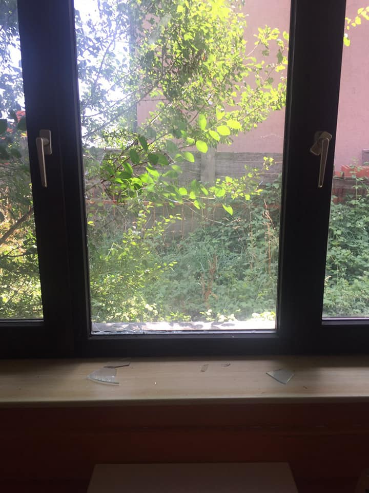 Thyen xhamat e shkollës fillore “Ismail Luma” në Lipjan - LipjaniNews