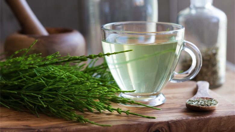 Çaji nga kjo bimë mjekësore forcon nyjat, indin lidhor; stimulon ...